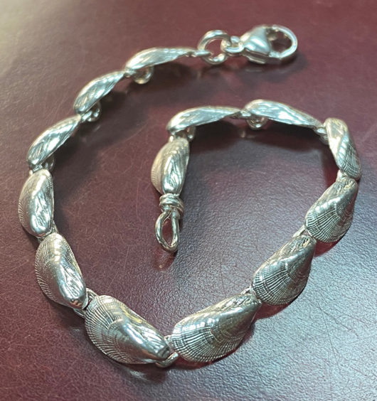 Blue Mussel Shell Bracelet - Small - Cross Jewelers